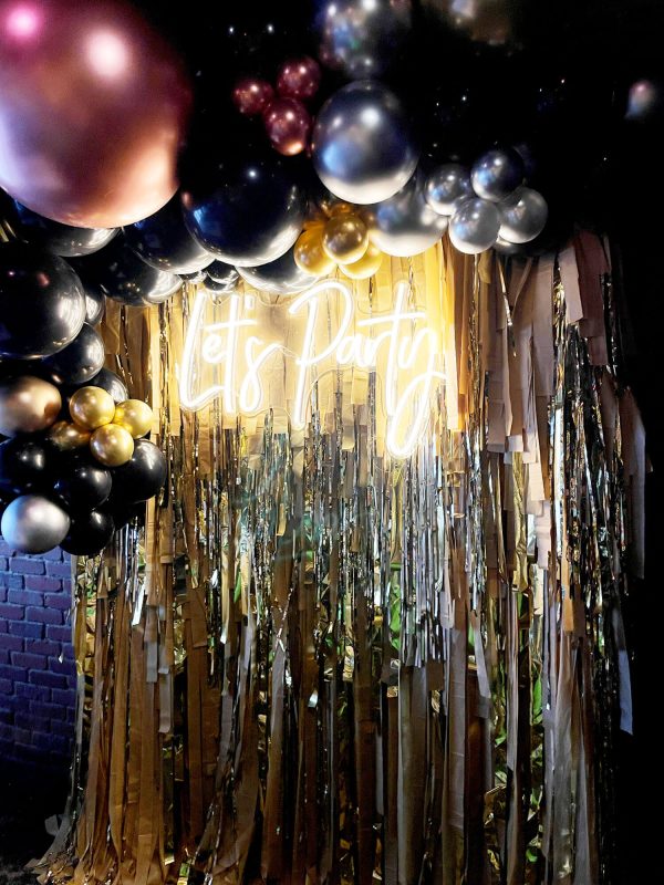 Gold Rush Streamer Wall | Just Peachy