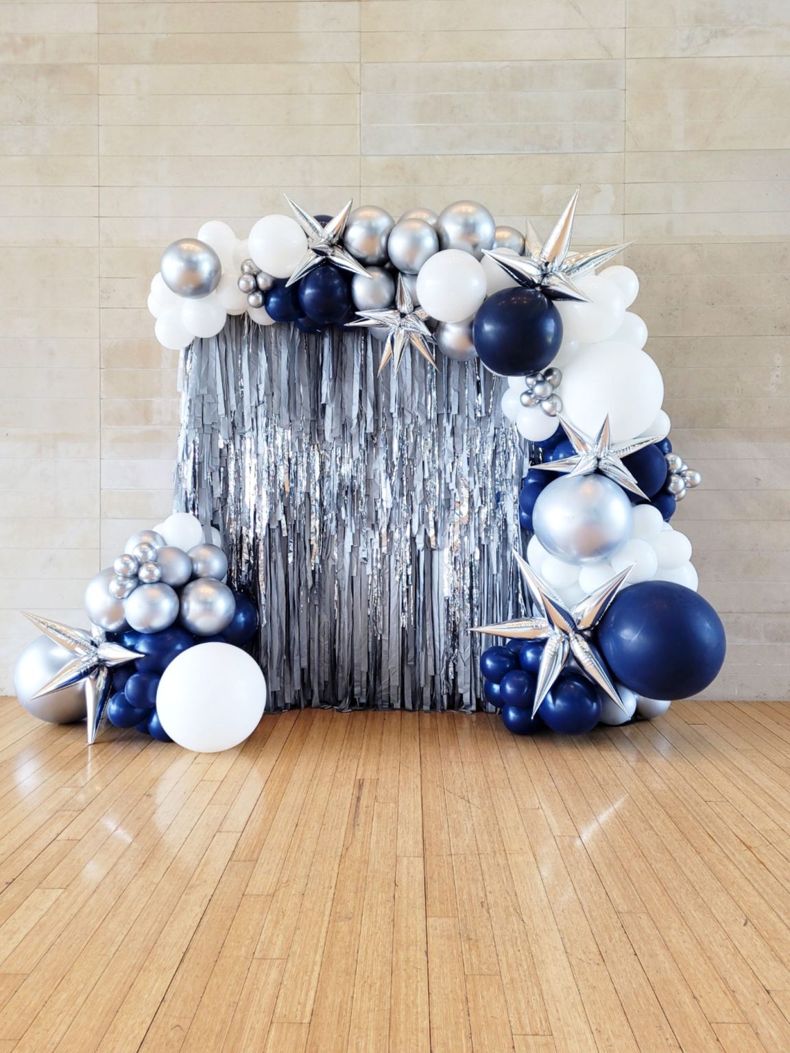 Silver Sparkle Streamer Wall | Just Peachy